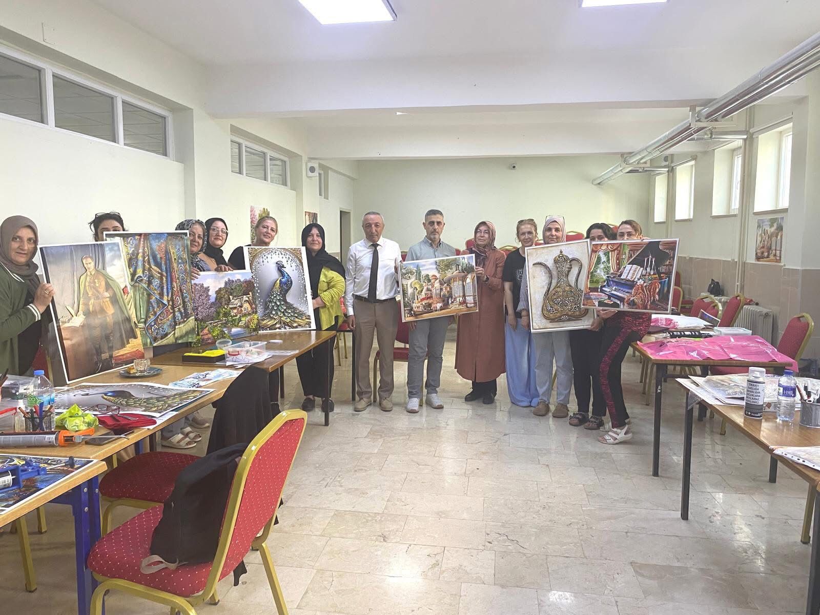 BOR OSMAN ÇETİN İMAM HATİP ORTAOKULU’NDA 3 BOYUTLU RÖLYEF KURSUNA ...